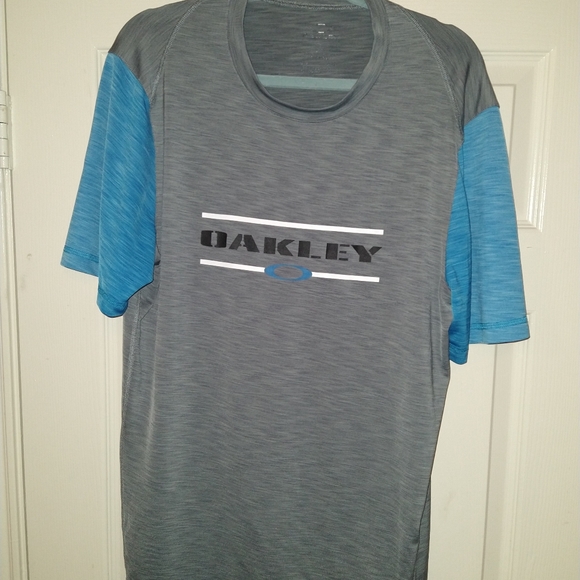 Oakley | Shirts | Oakley Regular Fit Graphic Logo Print Tee Shirt Mens ...